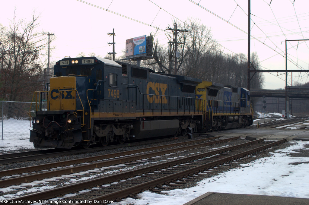 CSX C40-8 7498 leads Q418-01